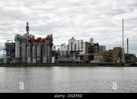 Procter & Gamble plant West Thurrock on the river Thames near the ...