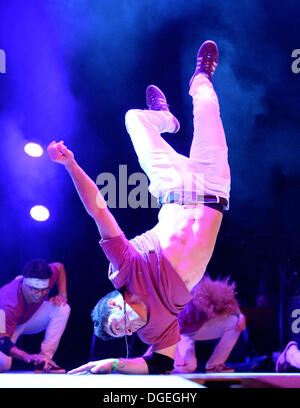 Braunschweig, Germany. 19th Oct, 2013. The Venezuelan breakdance team 'Vinotinto' performs on ...