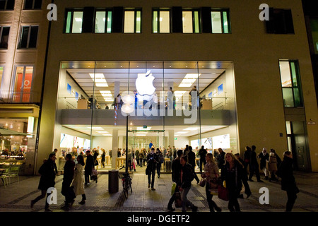 Apple Store, Munich, Germany Stock Photo - Alamy