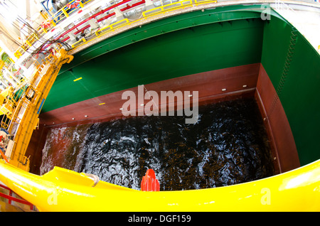 moon pool inside ultra deep water offshore drilling ship Ocean rig ...