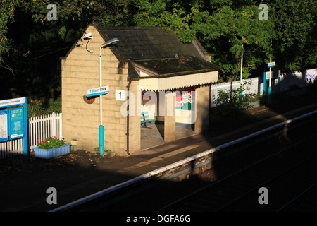 Platform 1 Chirk railway station Stock Photo - Alamy