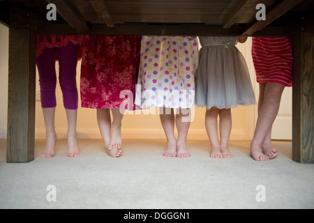 3 young girls standing in line laughing Stock Photo - Alamy