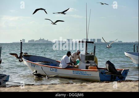 Puerto Juarez Cancun Quintana Roo tropical Caribbean boats Stock Photo ...