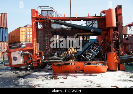 Straddle Carrier Crane Fell Fallen Over crash Stock Photo - Alamy