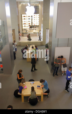 Customers in the Apple Store, the Louvre art gallery, Paris France ...