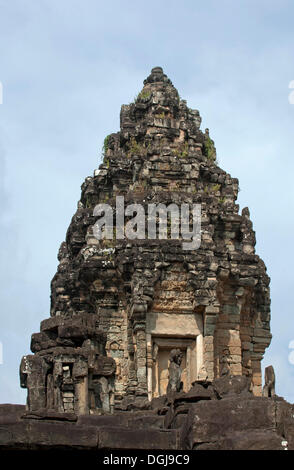 Central sanctuary tower of the temple pyramid of Bakong, Bakong temple ...