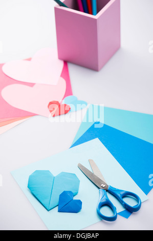 different color papers on a desk Stock Photo - Alamy