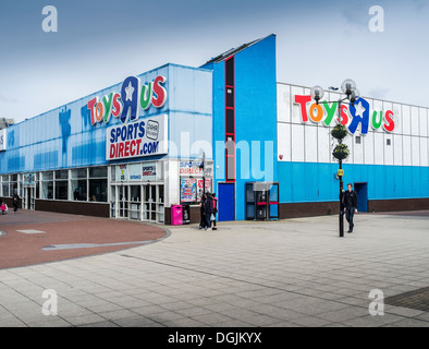 An empty shop in Basildon Town Centre Stock Photo - Alamy