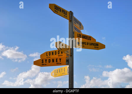Cape Reinga Lighthouse and world sign post, Northland, New Zealand ...