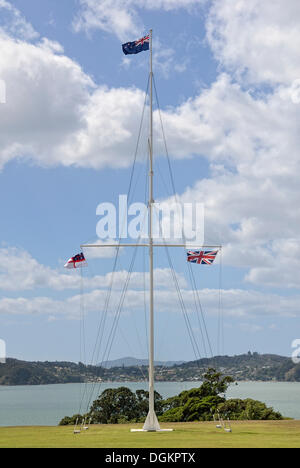 Flagpole at the historic Waitangi Treaty Grounds, Bay of Islands ...