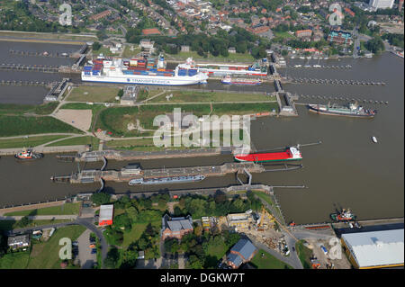 Lock of the Kiel Canal, German: Nord-Ostsee-Kanal, NOK, aerial photo, Brunsbüttel, Schleswig ...
