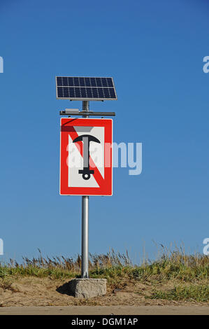 Prohibition sign Anchoring prohibited Stock Photo - Alamy