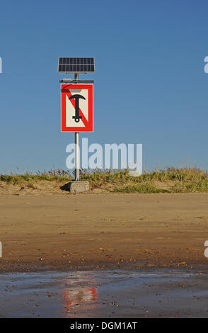 Prohibition sign Anchoring prohibited Stock Photo - Alamy