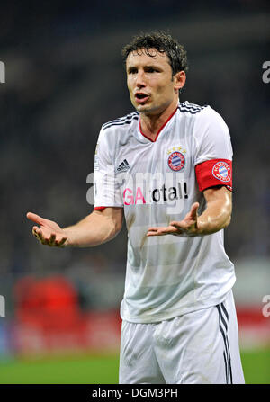 MARK VAN BOMMEL BAYERN MUNICH FC BAYERN MUNICH FC SANTIAGO BERNABEU ...