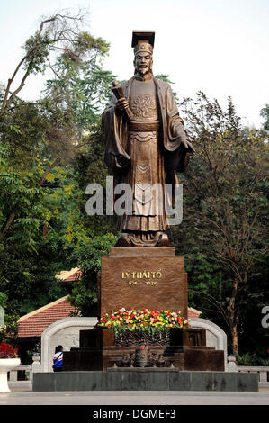 Hanoi Vietnam statue of Emperor Ly Thai To leader of the Ly Dynasty ...