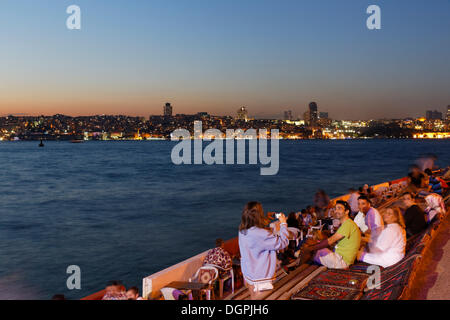 Turkey, Istanbul, Uskudar, Promenade at Bosphorus Stock Photo - Alamy