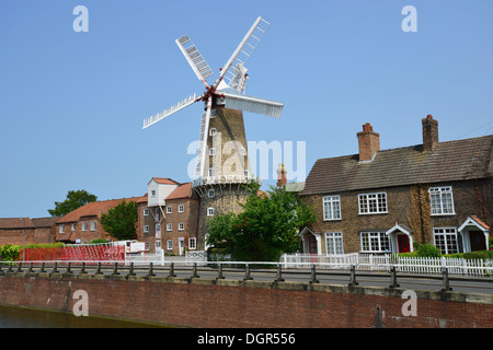 19th century Maud Foster Tower Windmill by the Maud Foster Drain ...