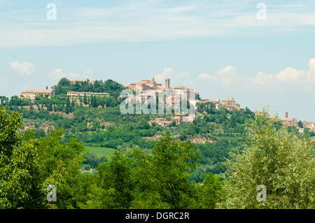 The hilltop town of Montepulciano Tuscany Italy Stock Photo - Alamy