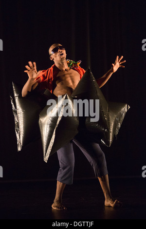 Robyn Orlin/Moving into Dance Mophaton, performance at Stratford Circus ...