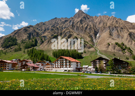 View of the village of Samnaun with Mt Piz Ot, Albula Alps, Samnaun ...