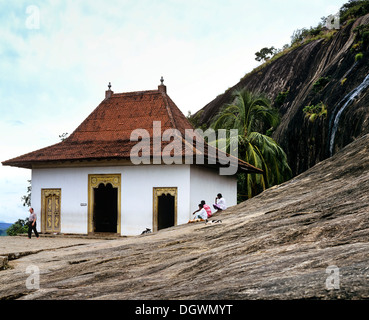 Typical entrance to a cave house in the city of Granada, Spain Stock ...