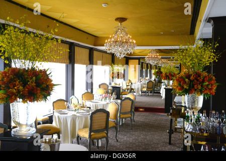 Classy high-class fine-dining French restaurant Stock Photo - Alamy