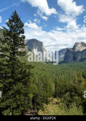 Tunnel View viewpoint in Yosemite National Park, California Stock Photo ...