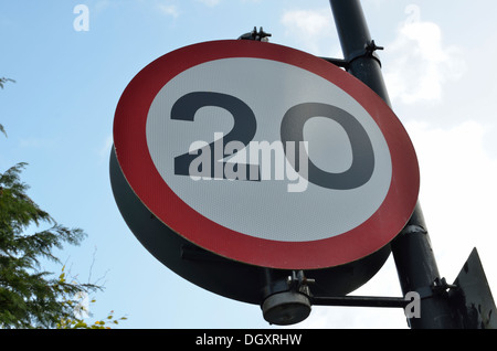 20 mph zone sign England Uk Stock Photo - Alamy