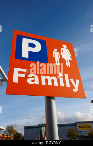 Reserved parking sign Stock Photo - Alamy