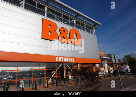 A large B&Q DIY and home improvement store at Bugsby's Way on the ...
