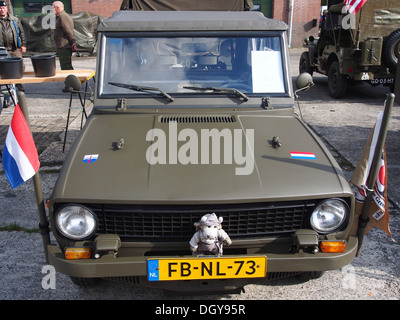 The DAF YA66 Koerier is a military transport vehicle used by the Dutch ...