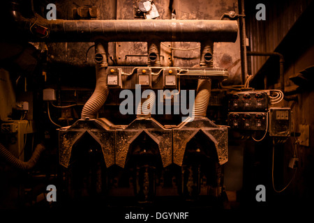 Grunge machinery in industrial surroundings Stock Photo - Alamy