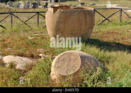 italy, lazio, tarquinia, monterozzi etruscan necropolis, tomb interior ...