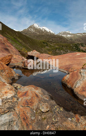 Glacial fluting of Gepatschferner glacier, Mountains Ochsenkopf and ...