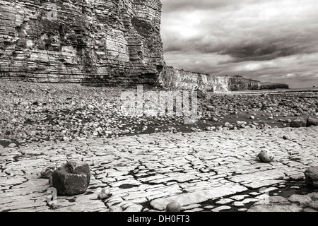 Monknash beach in South Wales, UK, showing the geological formations ...