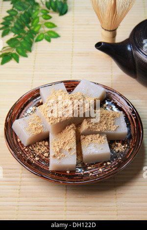 Kuzumochi (Arrowroot cake Stock Photo - Alamy