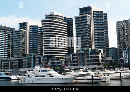 New residential/commercial/business buildings at Melbourne's Docklands ...