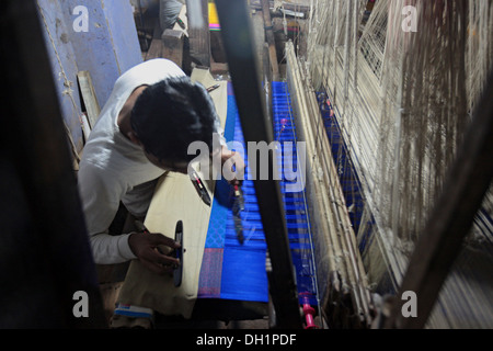 handloom weaver weaving Banarasi saree Varanasi Uttar Pradesh India ...