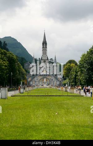 Basilica of Our Lady of the Rosary, Lourdes Stock Photo - Alamy