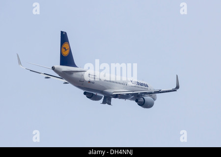 Winglet on an Airbus A320 plane Stock Photo - Alamy
