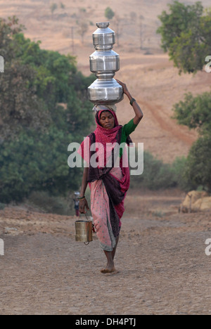 Tribal woman carrying water. Bhil Tribe, Madhya Pradesh, India Stock ...