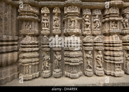 Carved Sculptures of dancers and musicians, Konark Sun Temple, Orissa ...