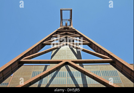 Headframe or winding tower above the shaft hall, Zollverein Coal Mine ...