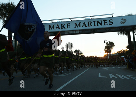 New Marines of India Company, 3rd Recruit Training Battalion, run ...