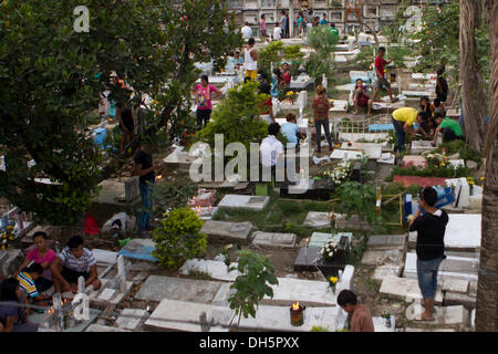 Calamba Cemetery,Cebu City,Philippines. 1st Nov, 2013. All Saints Day ...