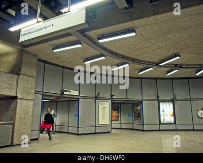 Interior of Westminster Underground station Stock Photo - Alamy