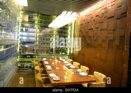 Restaurant Dining Table Stock Photo - Alamy