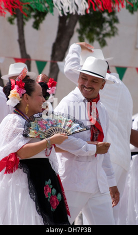 Mexican dancers, "Dieciseis de Septiembre" Mexican Independence Day ...