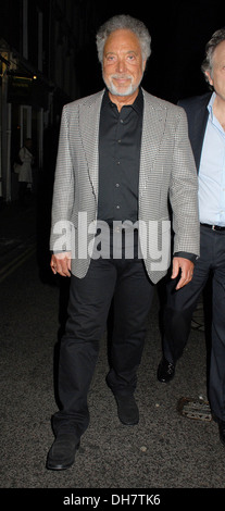 Tom Jones arriving at the oldest restaurant in London, Rules est. 1798 ...