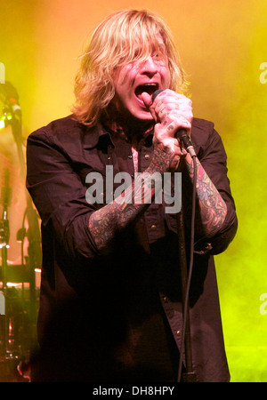 Brian Byrne 'I Mother Earth' perform live at Sound Academy Toronto ...